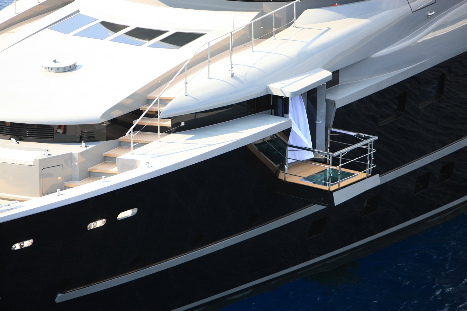 Yacht SEA FORCE ONE, Admiral | CHARTERWORLD Luxury Superyacht Charters